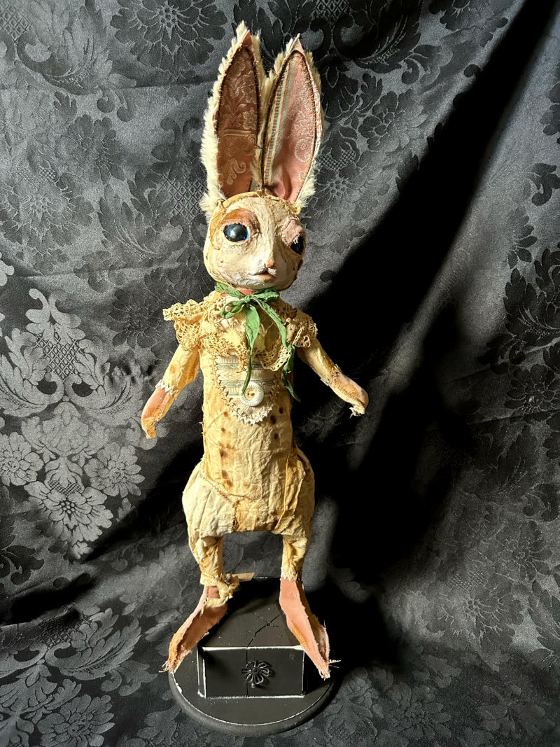 DEAUVILLE Rabbit Sculpture – Hip Hip Decay