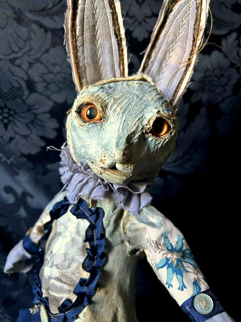TWAMLEY Rabbit Sculpture – Hip Hip Decay